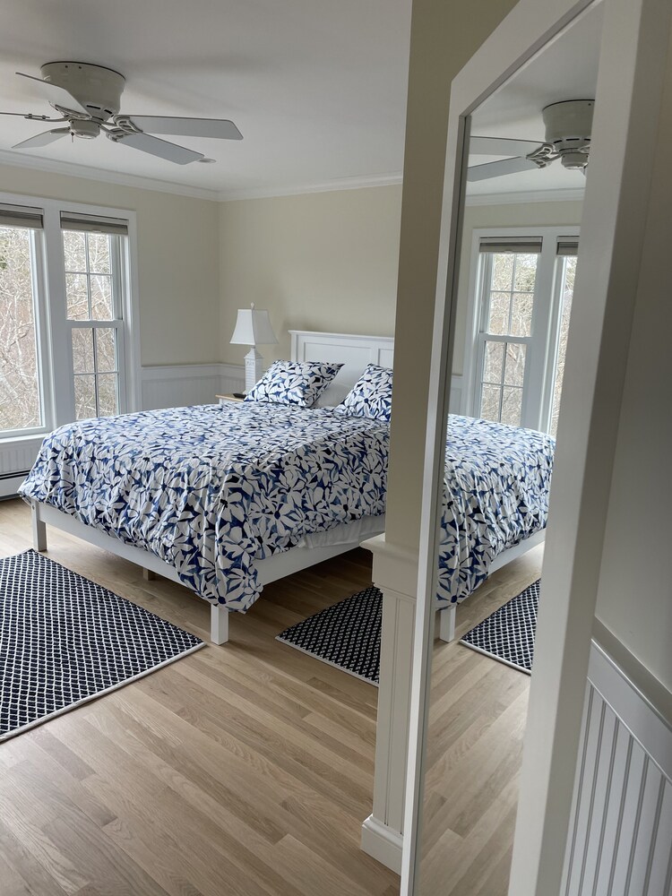 Incredible Views, Walk to beaches, Beautiful deck, chef's kitchen ...