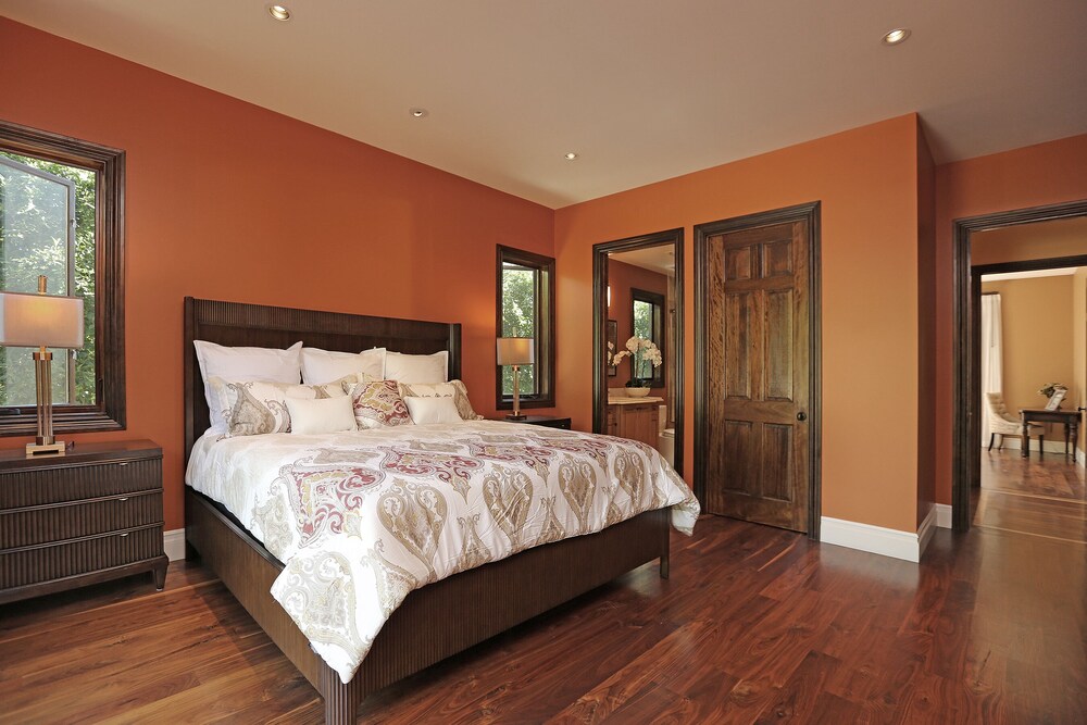 Luxurious Beverly Hills Residence W/Heated Pool, Jacuzzi & BBQ Center ...