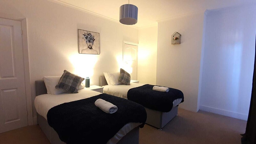 Bella Place - Comfy 3 Bedroom House by BellaLiving - Luton | Abritel