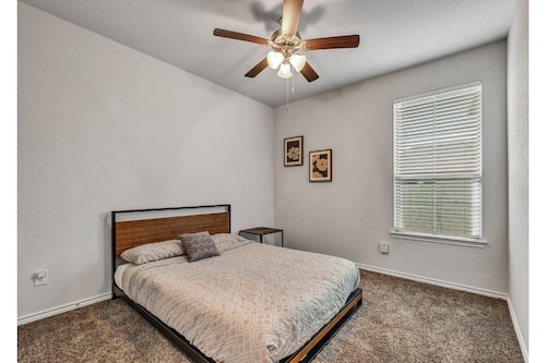 Kaivalya Retreat| Kyle Field 8mi | Ev Charging - Santa's Wonderland, College Station