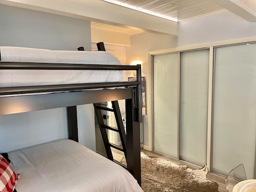 Three Bedroom, 2 Bath Aspen Core Condo - アスペン, CO