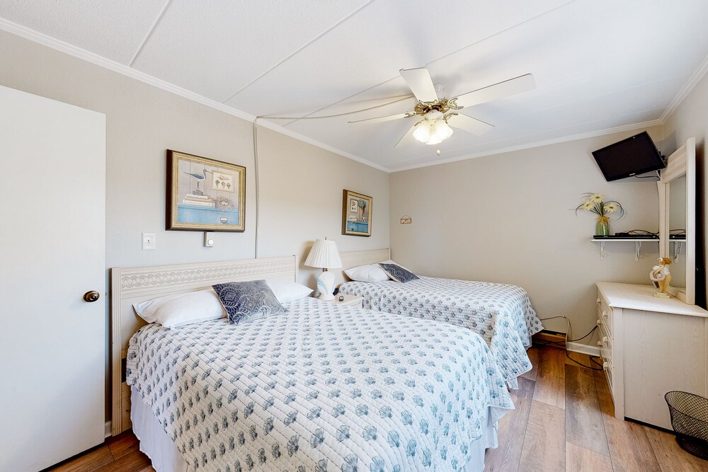 Partial Ocean View Condo w/ Balcony, AC, W/D & Shared Pool - Steps to ...