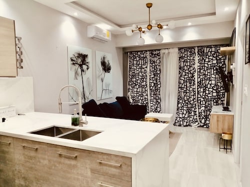 Central Location Apt 1 Br-1.5 Bath,pool Gym Ac - Santo Domingo (Dominikai Köztársaság)