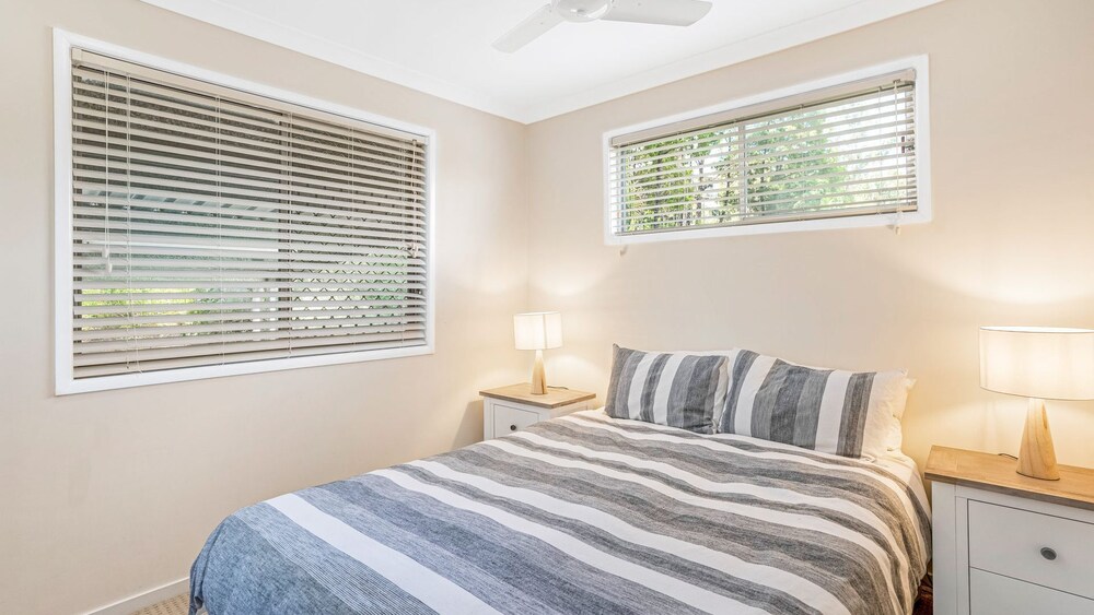 17 Green Valley Drive - Rainbow Beach. Wifi. Walk to town and beach ...