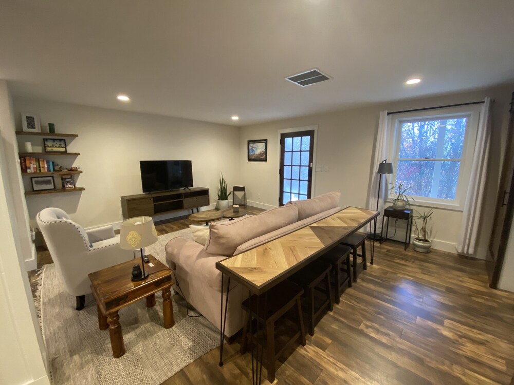 Rustic, Modern Apt - 12 min to DT Asheville - Buncombe County | Vrbo