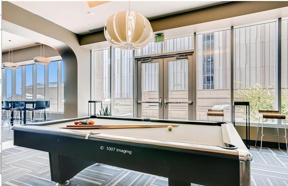 Beautiful luxurious condo with astonishing views in the heart of Denver ...