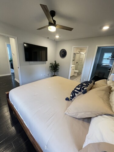 Gorgeous 4 Bedroom Home Minutes Away From Midtown - Atlanta, GA
