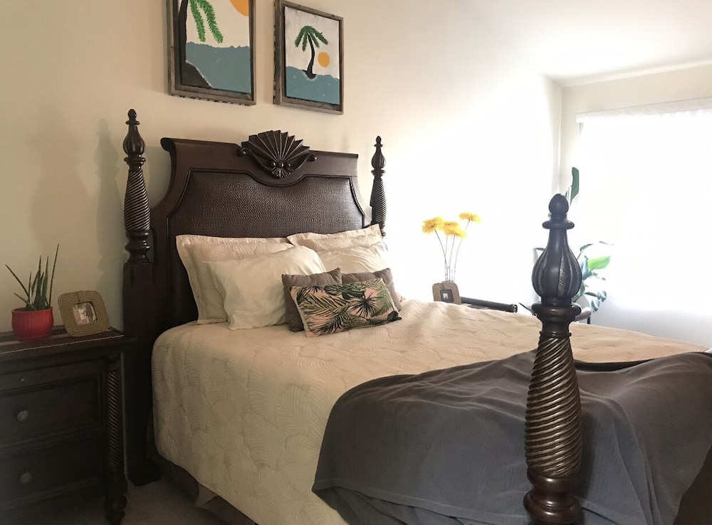 Captain’s Suite Beach Condo Near Rudee Inlet - Virginia Beach | Vrbo