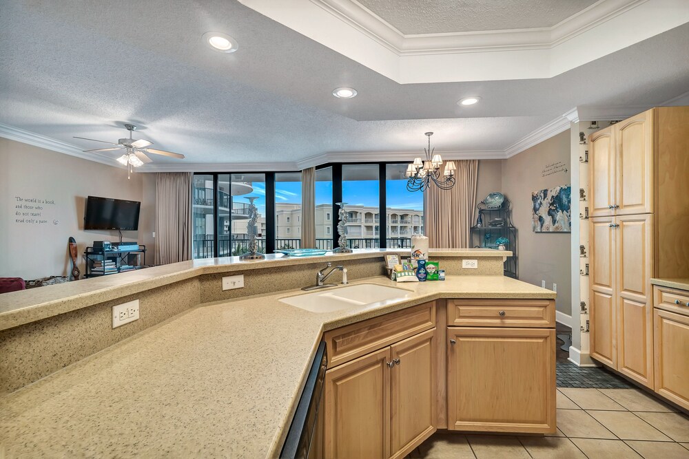 Lighthouse on the Bay 2308-2bd/2ba-Pet Friendly, Lazy River, Boatslip ...