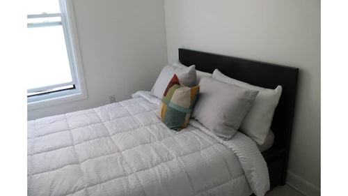 Chaleureux, Lumineux, Accueillant - La Première - Montreal