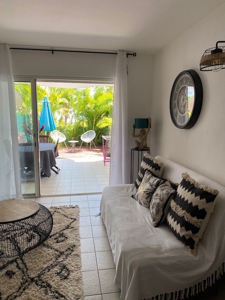 Charming T2 with swimming pool, secure residence - Le Gosier | Vrbo