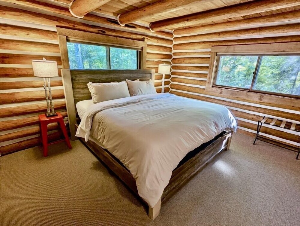 True Montana Cabin, Hidden Moose, 4 Bed / 2 Bath, Sleeps 8, Hot Tub ...