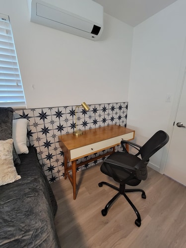Stylish 1 Bedroom - Sleeps 4 Near Uptown Whittier - Whittier