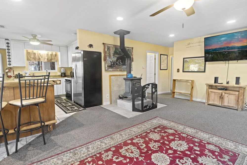 Irie's Retreat - Sauna, Fireplace, Jungle Gym, Barbecue - Sugarloaf | Vrbo