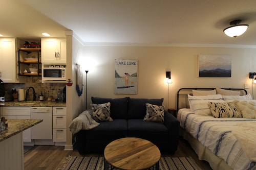Charming Lake Lure Studio At Rumbling Bald Resort! - レイク・ルーア, NC