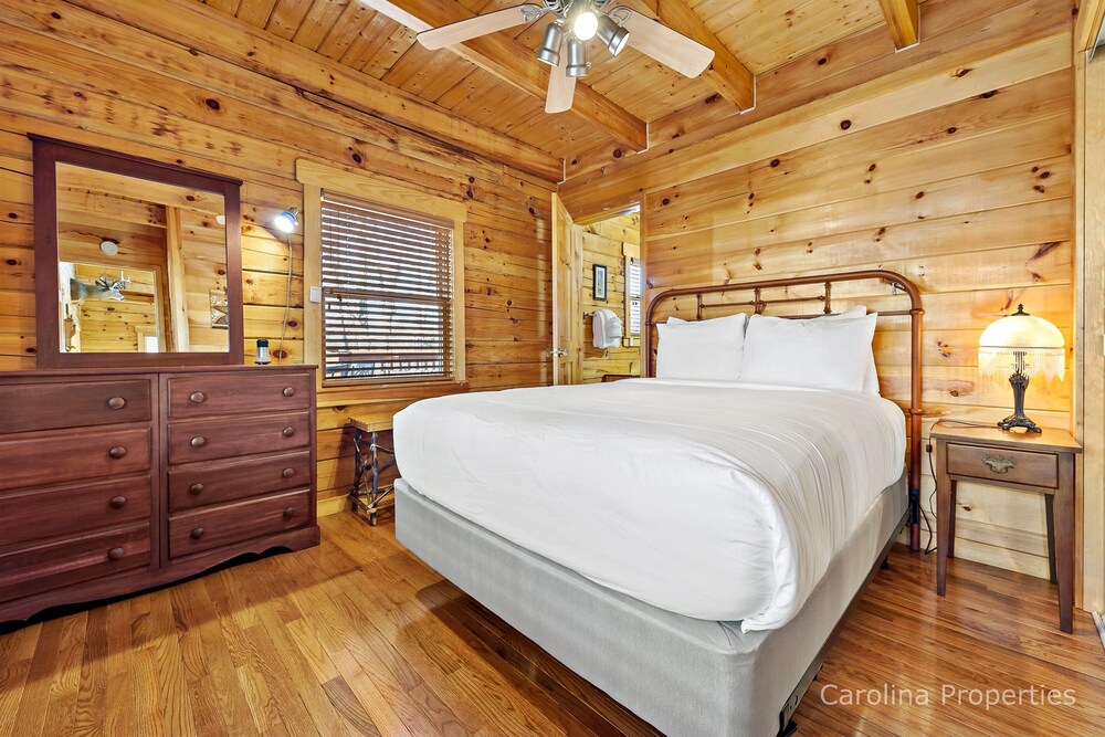 Outlander Cabin - Hot Tub - Mother's Day Getaway - Rutherford County | Vrbo