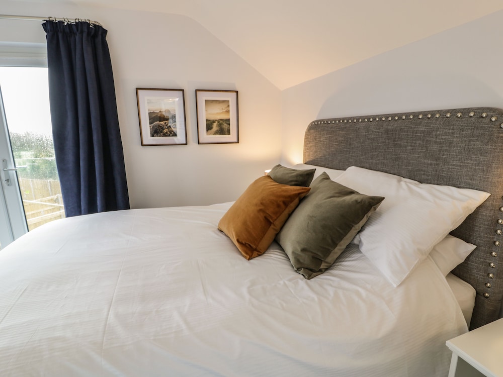 CAN Y MOR, family friendly, character holiday cottage in Benllech ...