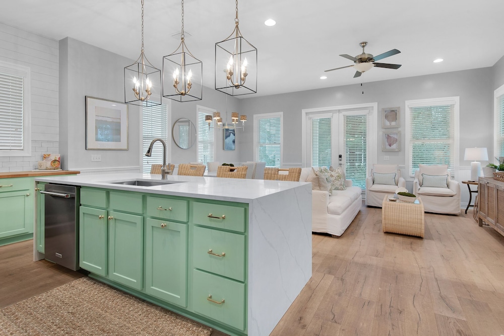 880yds2Beach~4 Bikes Included~Luxury Kitchen~Multiple Balconies~Dock ...