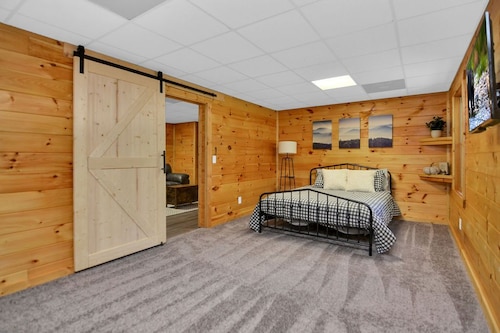 Bird Dog Lodge 2 Br + Loft. Fire Pit! Dog Friendly - Ellijay, GA