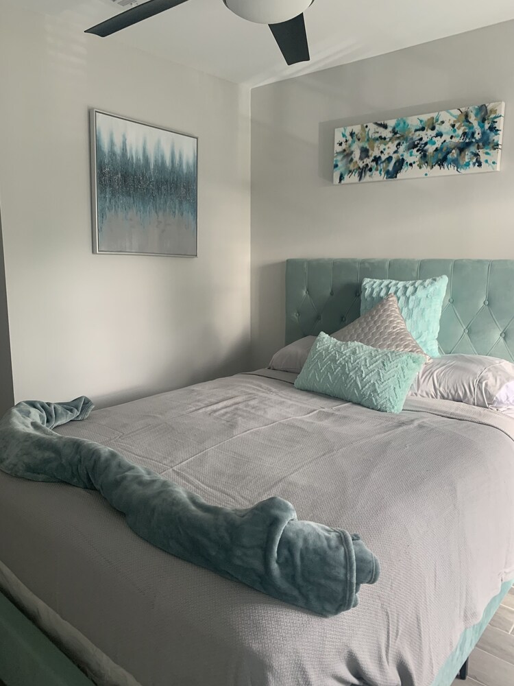 Vieux Carre’- Brand new 3BR/2.5B Balcony & Parking - New Orleans | Vrbo