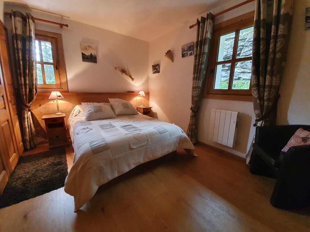 MAGNIFICENT APT -TERRACE AND BREATHTAKING VIEW OF THE CIRQUE DE FLAINE ...