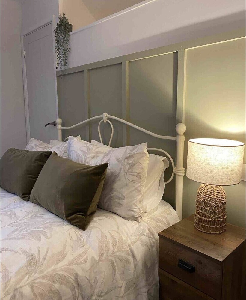 Idyllic 2 bedroom Canal facing Cottage in Hopwas - Hopwas | Abritel