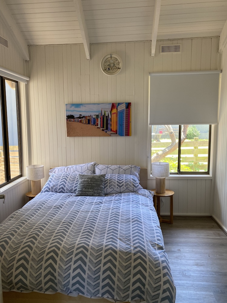 Belle Vue on Beachcomber- less than 50m to the beach-2 minute walk to ...