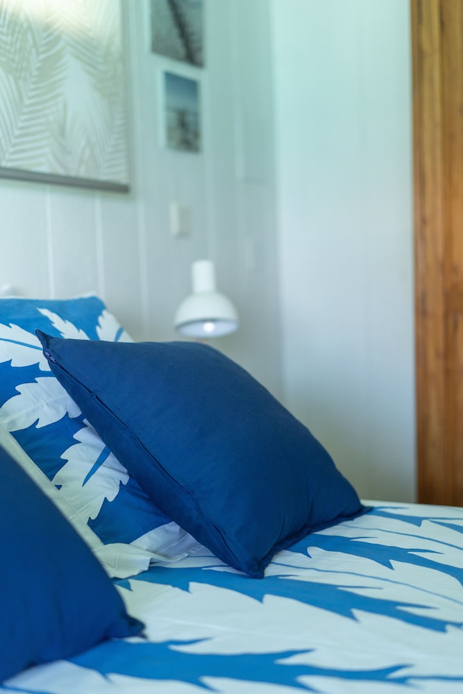 Gorgeous Over Water Bungalow in Bora Bora. Perfect spot Honeymooners ...