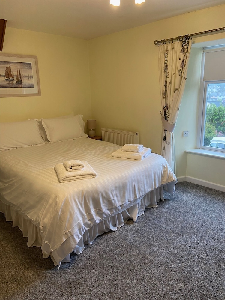 Tregenna a beautiful spacious cottage in Boscastle with parking ...