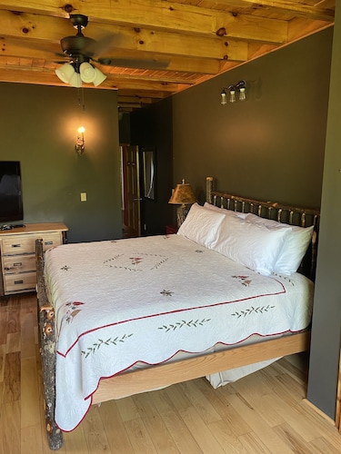 Dogwood Lane Retreat - Fayetteville, WV