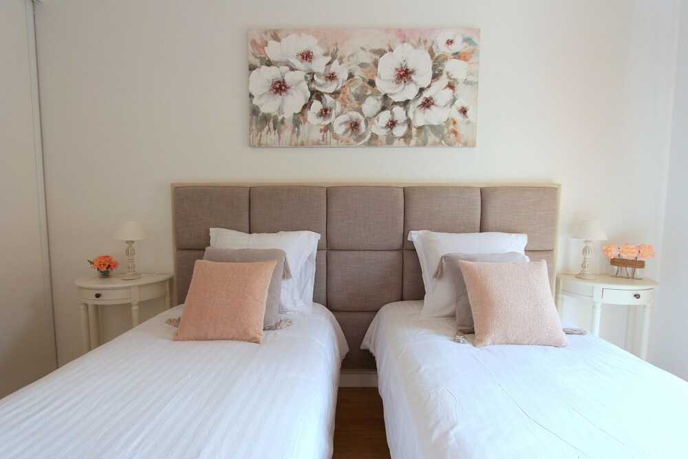 BOURBON1 ~ Trip to Disneyland for 6 people - Serris | Vrbo