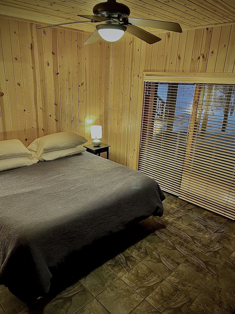 Remodeled Secluded 7 bedroom Lodge in the heart of Black Bay on Lake ...