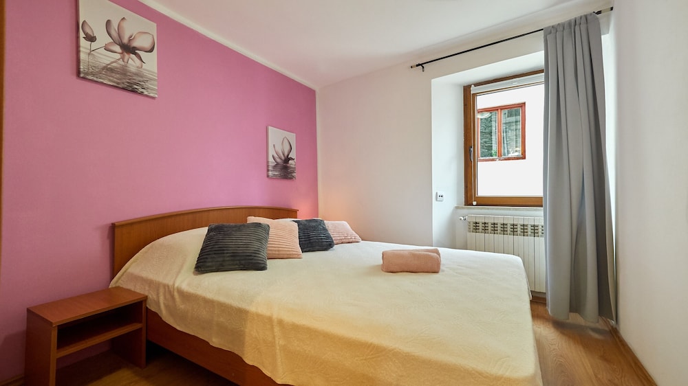 Apartment Katrina & Matthew - One Bedroom Apartment with Balcony ...