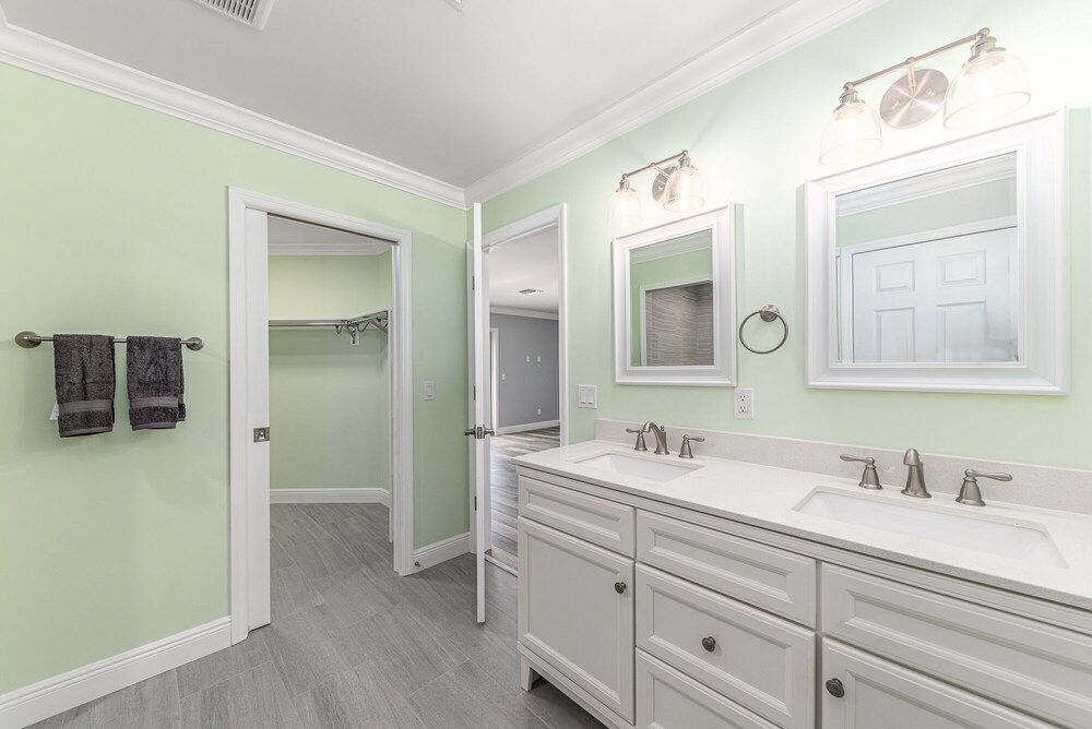 New Construction- Hot Tub - 1.3m to Beach, 2 KING Beds. - Hobe Sound | Vrbo