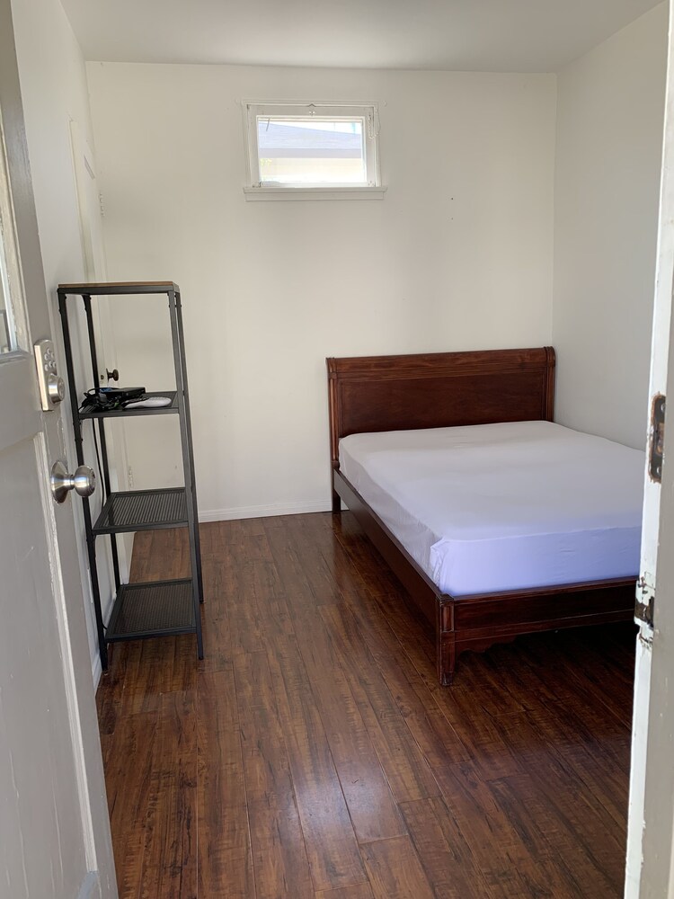 CharmCrashpad.Prkg.MinimialEssentials! - Los Angeles | Vrbo