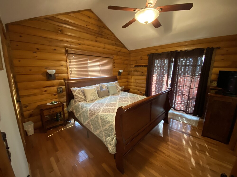 Bear Timbers log cabin on the Shenandoah River - Rileyville | Vrbo
