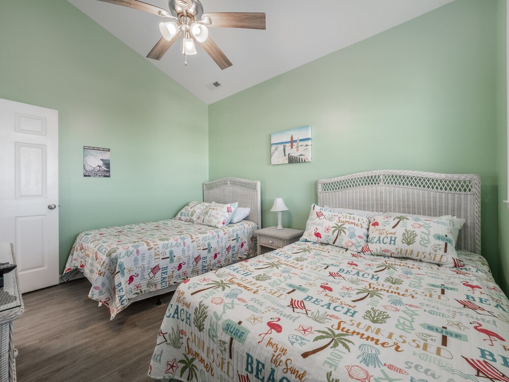 Daybreak on the Sand | Oceanfront + Dog Friendly! - Surf City | Vrbo
