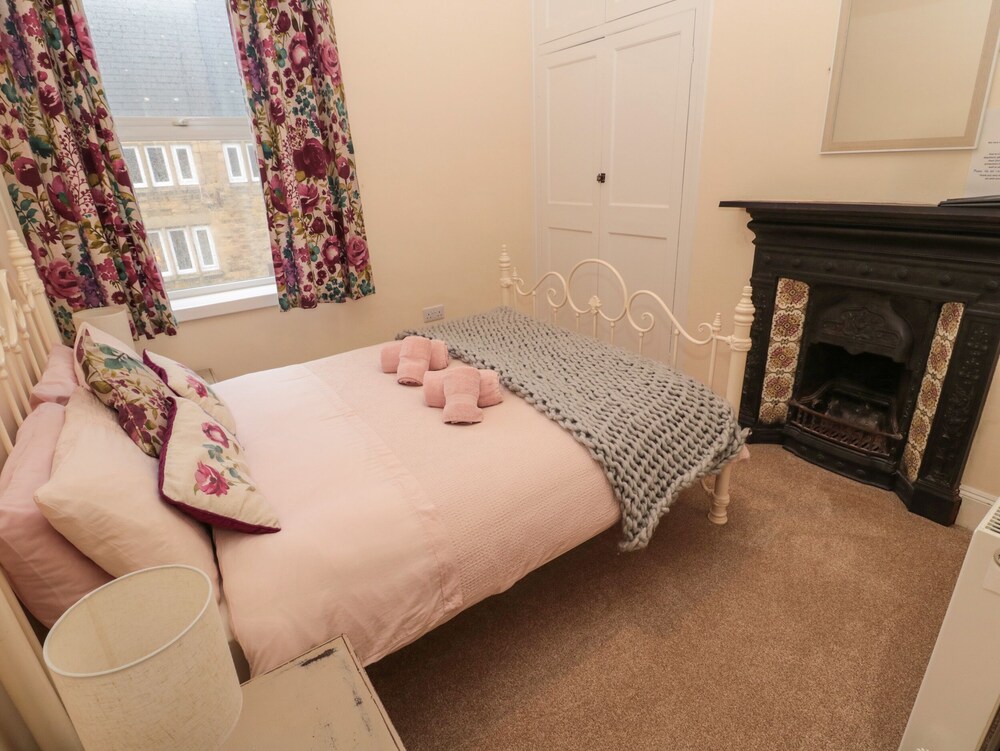 CORAS HOUSE, pet friendly, character holiday cottage in Amble - Amble ...
