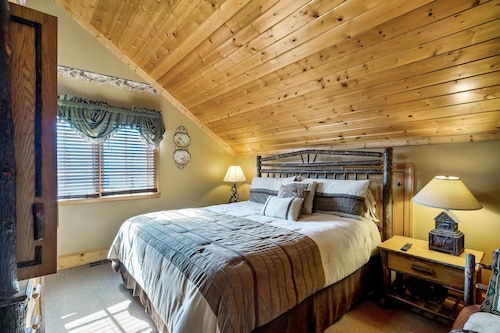 4500 Sq Ft/hot Tub/game Room/9 Hole Putting Course - Tennessee