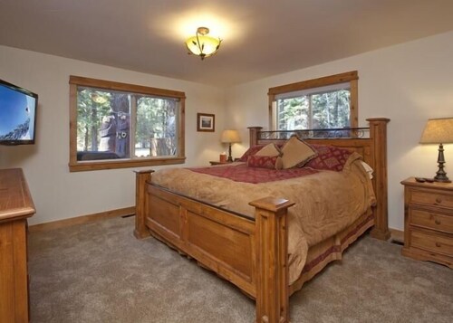 Hill Kings Beach Rental Cabin - Hot Tub By Redawning - North Lake Tahoe, CA