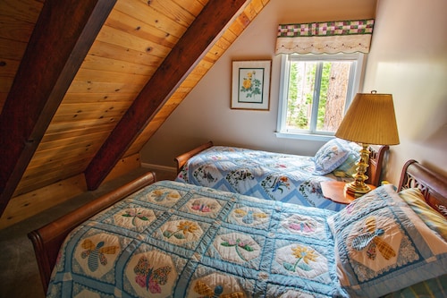 Lloyds Lodge Vacation Rental By Redawning - Lake Tahoe