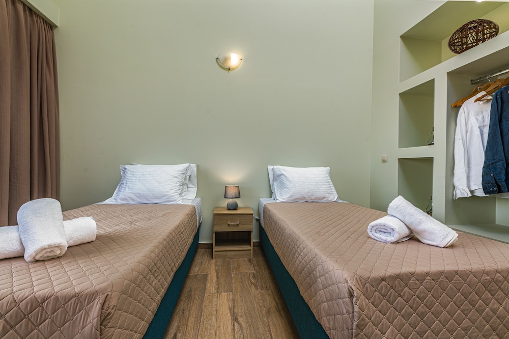 Kozanos Suites with private Pool, 150m from Beach - Amoudi | Vrbo