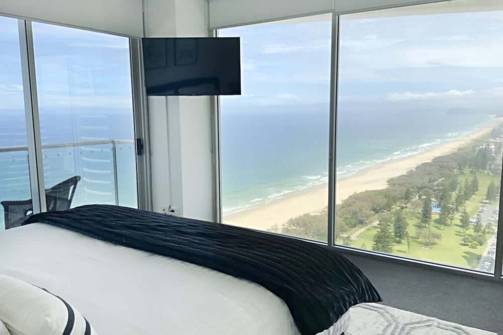2 Level 3 bedroom luxury apartment with 180 degree views - Gold Coast ...