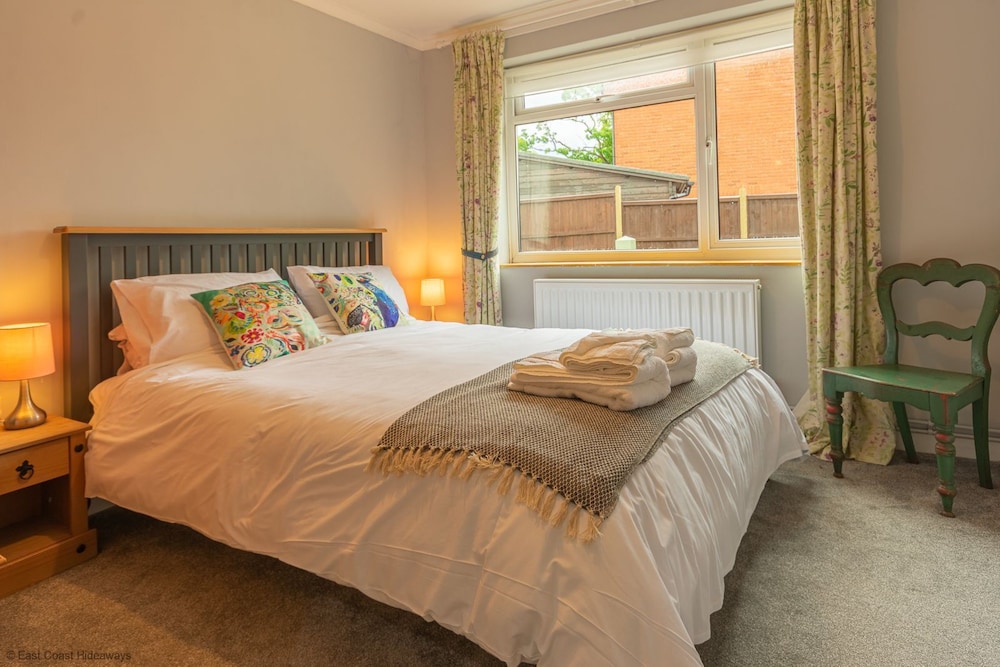 4 bed cottage with hot tub and 10 minute walk to beach - Bacton | Vrbo