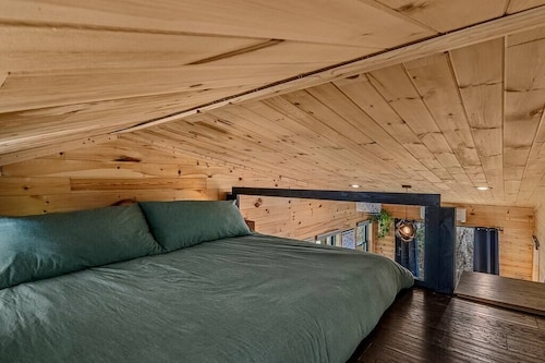 Secluded Getaway | Hot Tub & Stargazing Deck - Swannanoa, NC