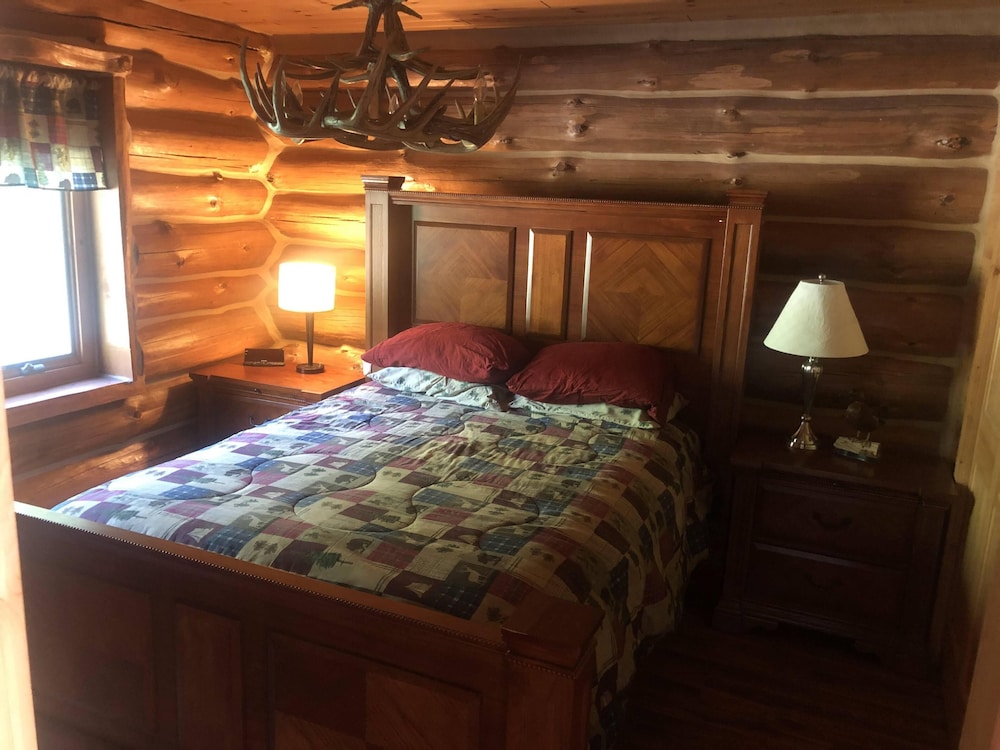 Custom Log Home w/ Lakefront in Northern Michigan 3BR/3BA - Skidway ...