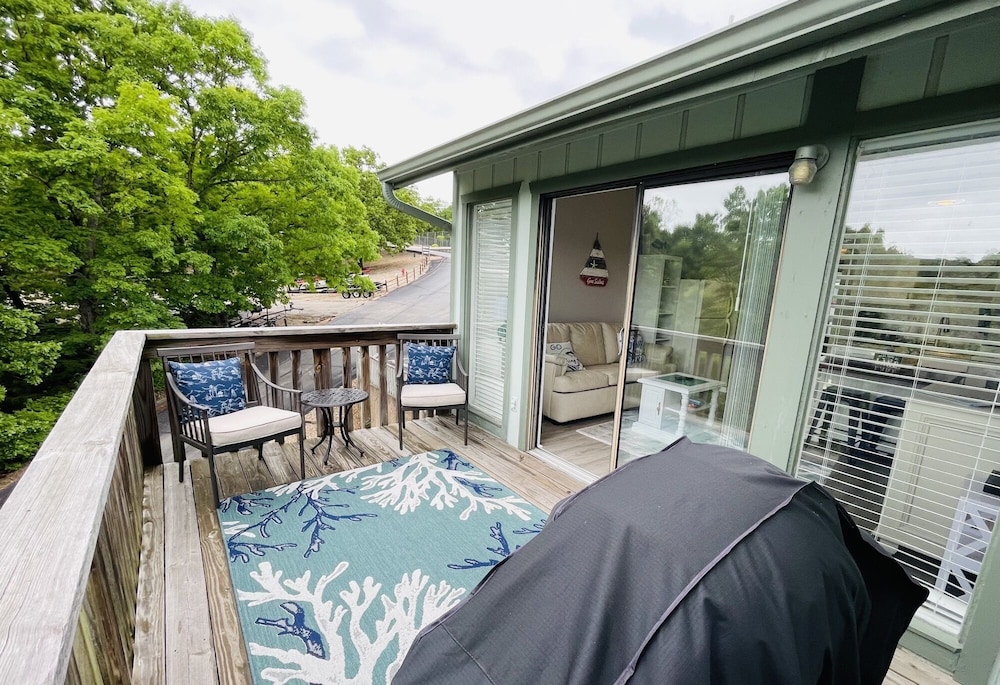 Comfortable and affordable condo in four seasons. Monthly Discount ...