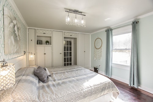 Historic Farmhouse. Peace & Quiet On 5 Acres - Gloucester, VA