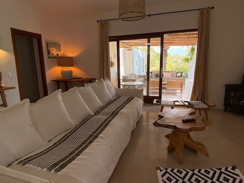 Beautiful Ecofriendly Villa With Air Conditioning And Pool - Ibiza