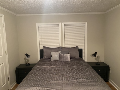 Affordable + Clean Mountain Cottage - Asheville, NC